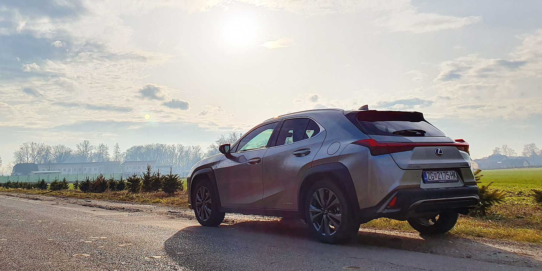 TEST Lexus UX 250h e-CVT F Sport FWD - Auto i točka