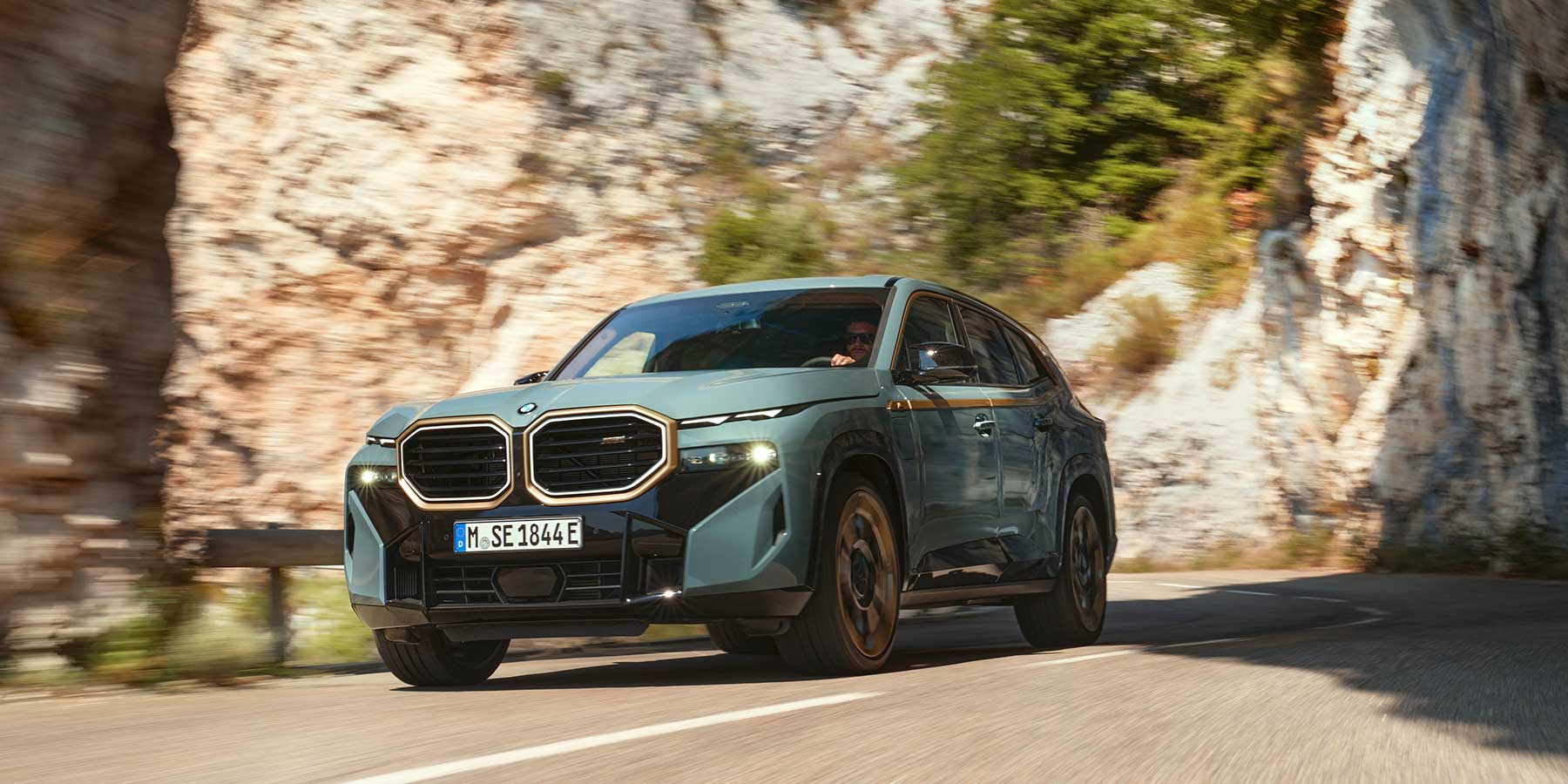 BMW XM bavarski je über-SUV sa 748 KS