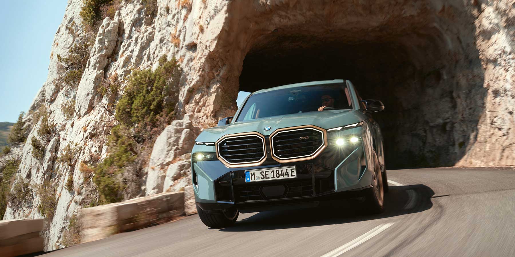 BMW XM bavarski je über-SUV sa 748 KS
