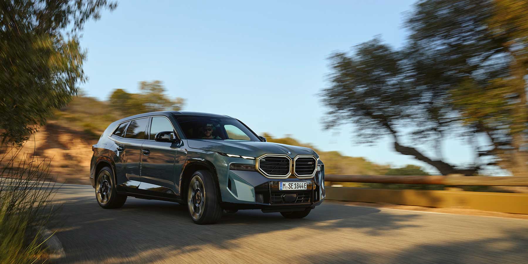 BMW XM bavarski je über-SUV sa 748 KS